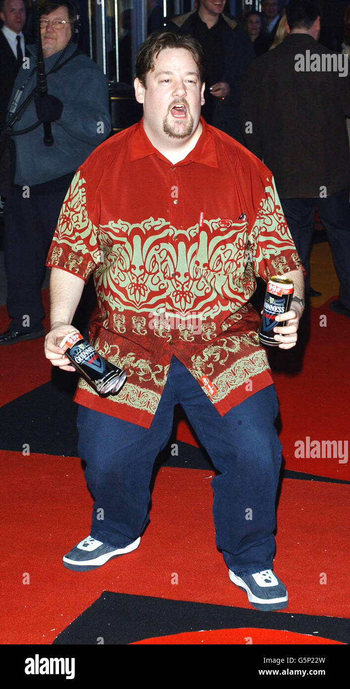 Arriving for the brit awards 2002 hi-res stock photography and images ...