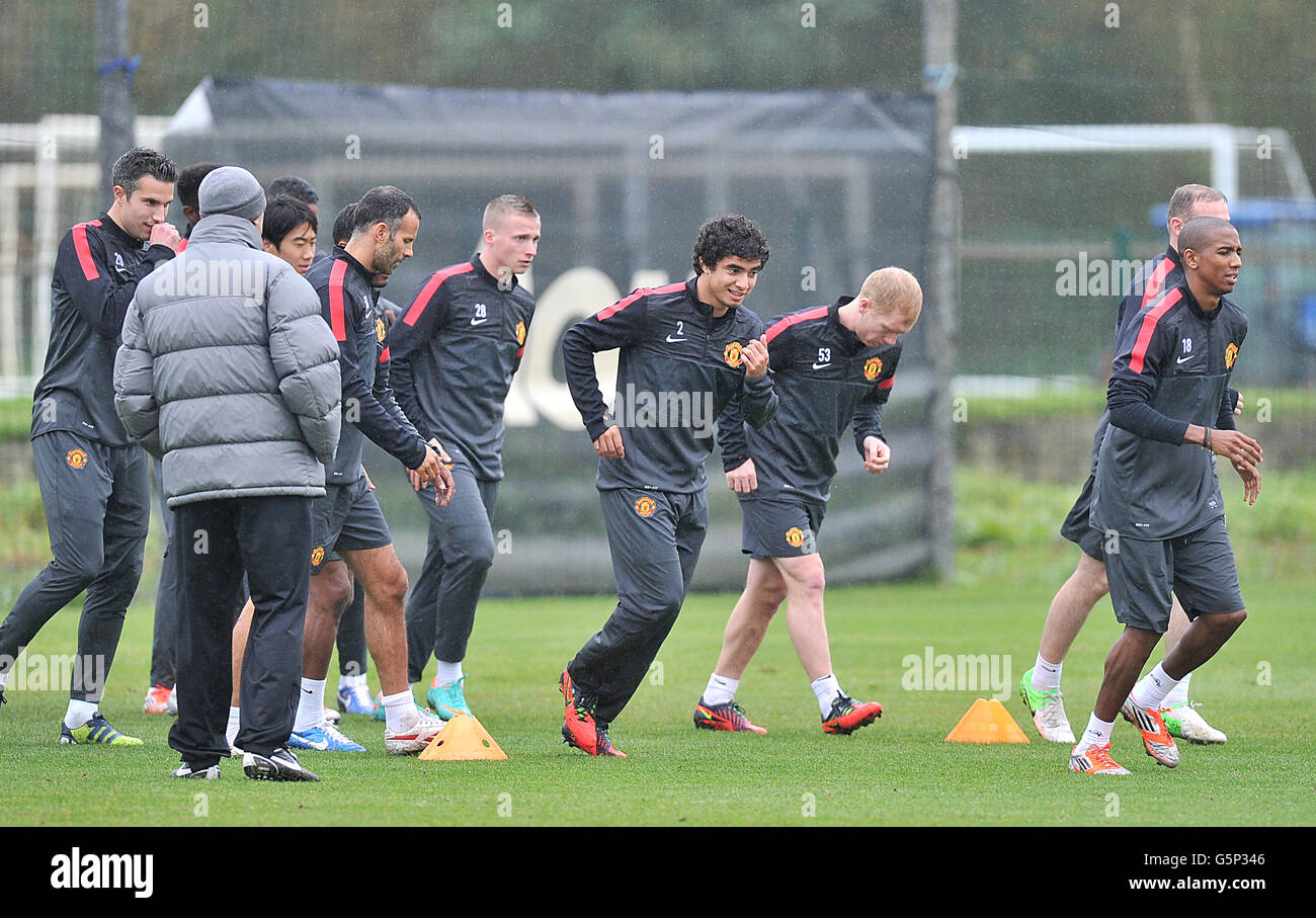 Paul scholes second right ashley young in training hi-res stock ...