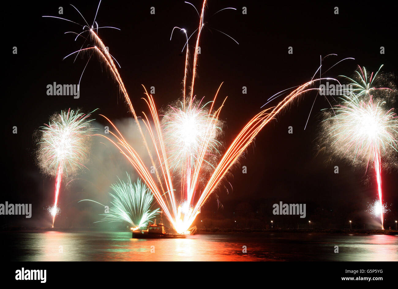Fireworks over derry city hi-res stock photography and images - Alamy