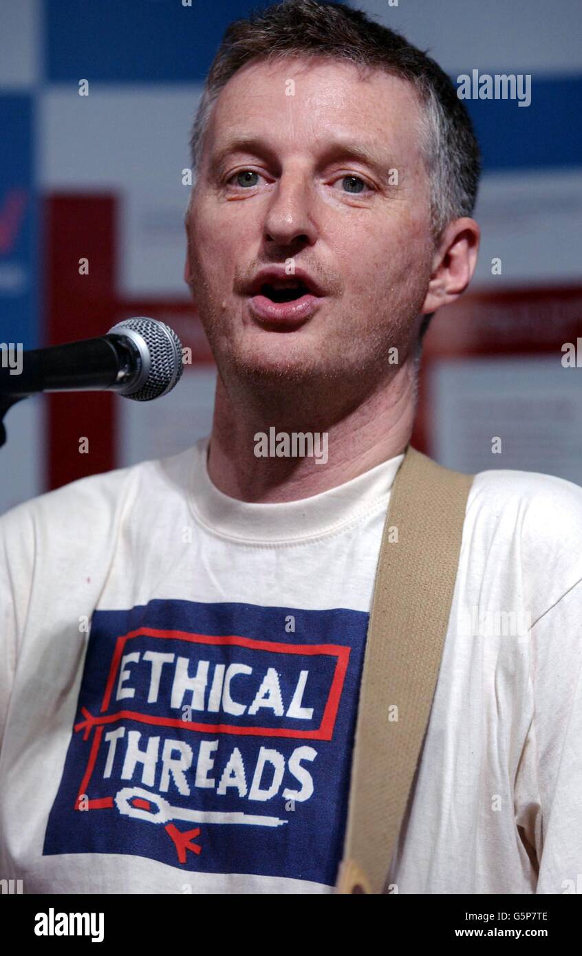 Singer billy bragg live performance hmv store londons oxford street hi ...