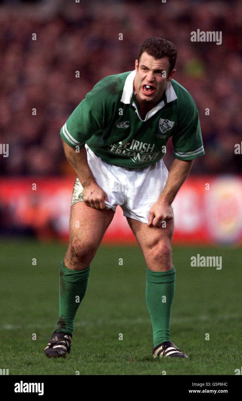 Ireland's Kevin Maggs taking a breather in the Lloyds TSB Six Nations ...