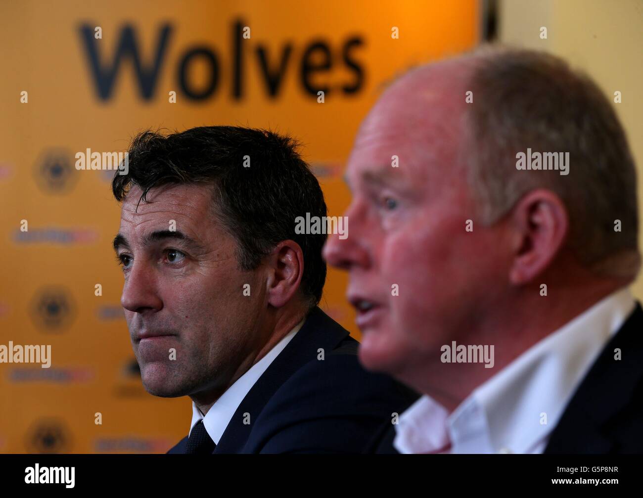 New Wolverhampton Wanderers manager Dean Saunders shares a joke with ...
