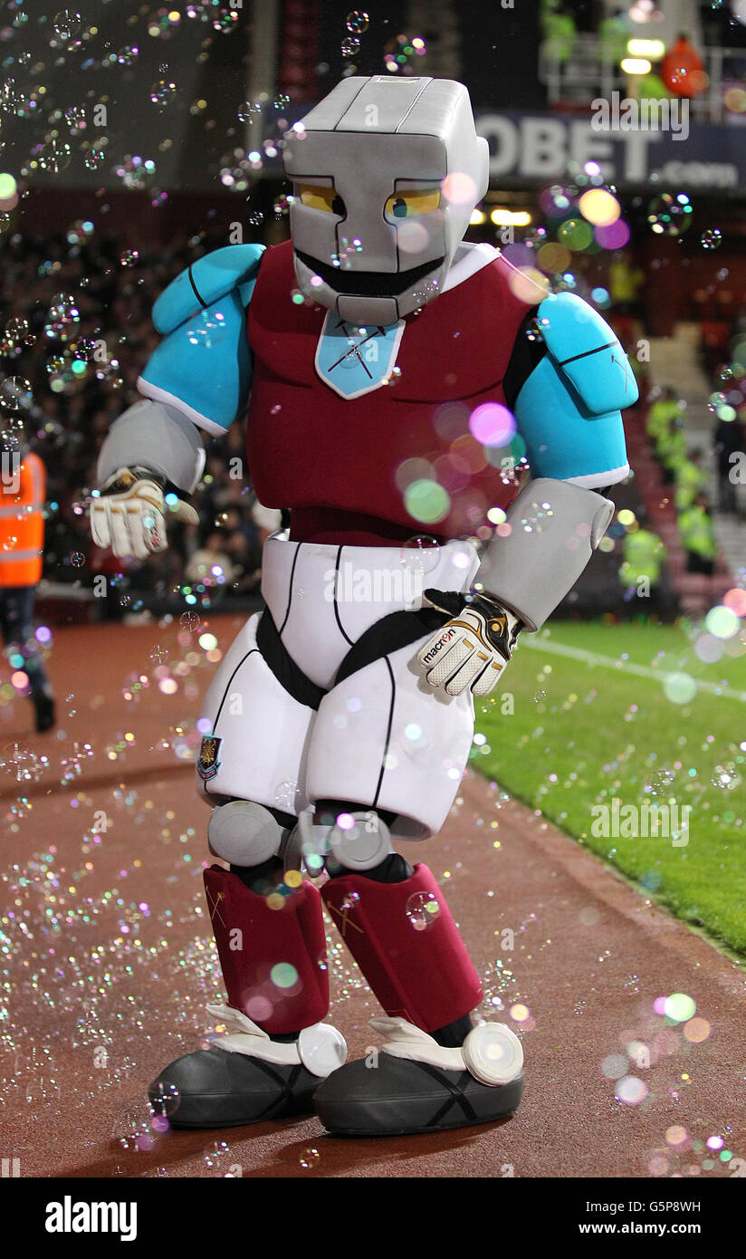 West ham united mascot hi-res stock photography and images - Alamy