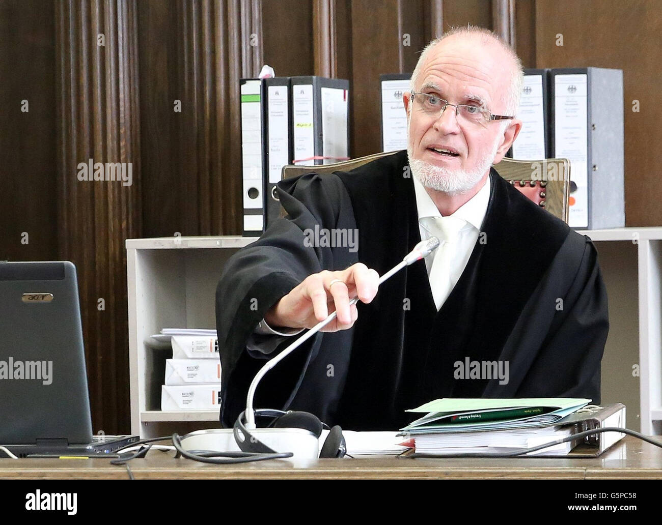Hamburg, Germany. 22nd June, 2016. Presiding judge Klaus Ruehle opens ...