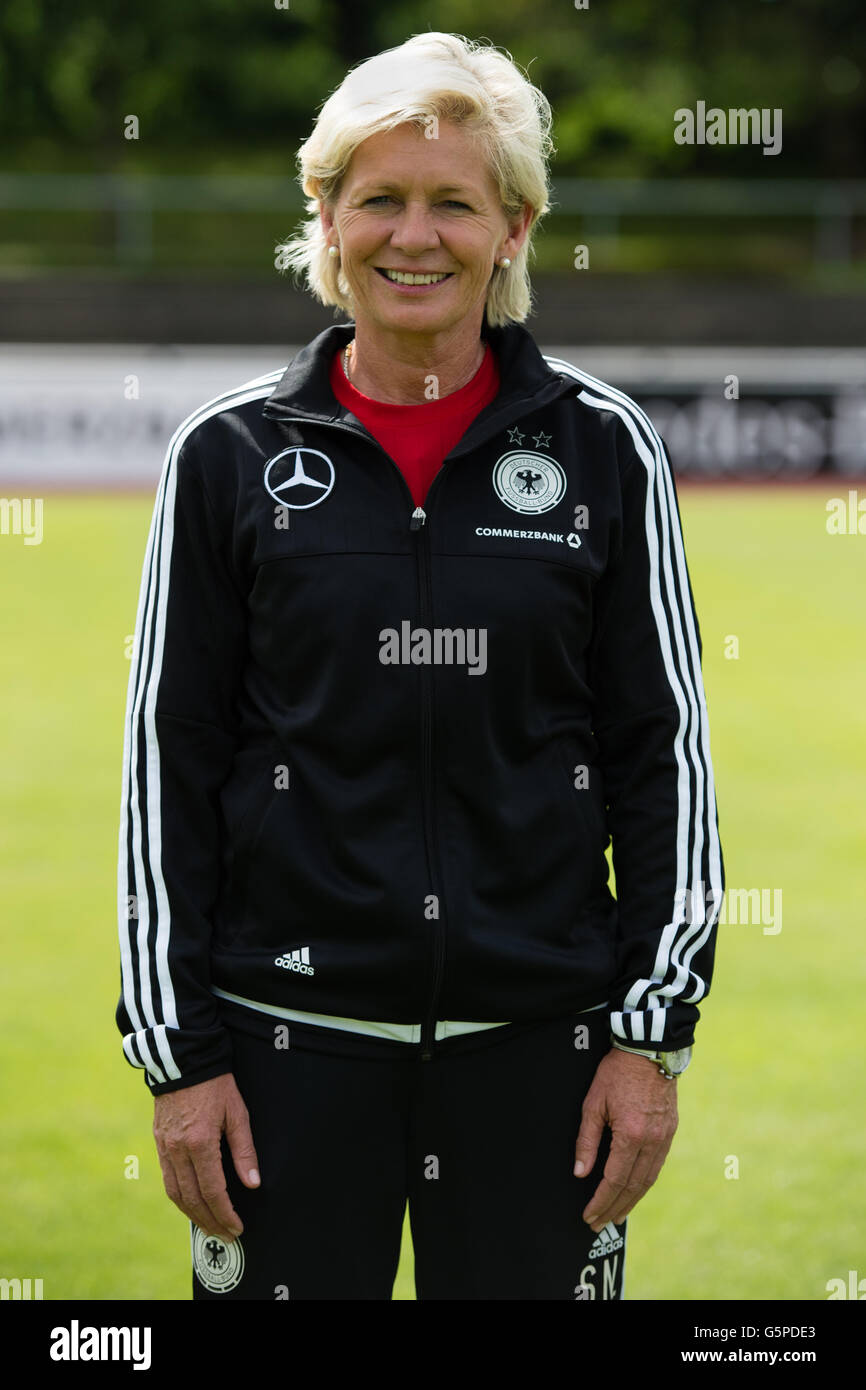 German women soccer team coach hi-res stock photography and images - Alamy