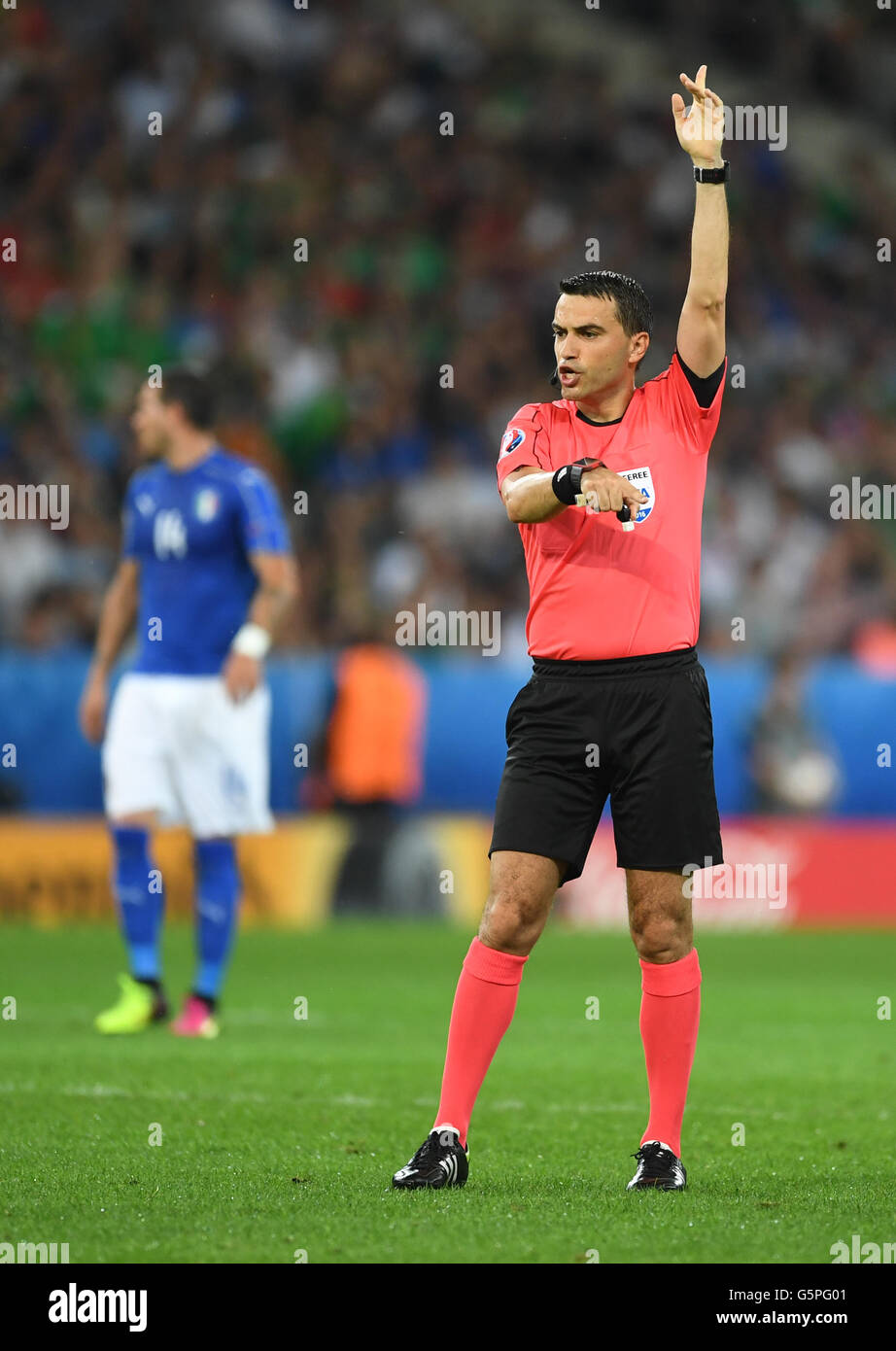 Referee ovidiu hategan hi-res stock photography and images - Alamy