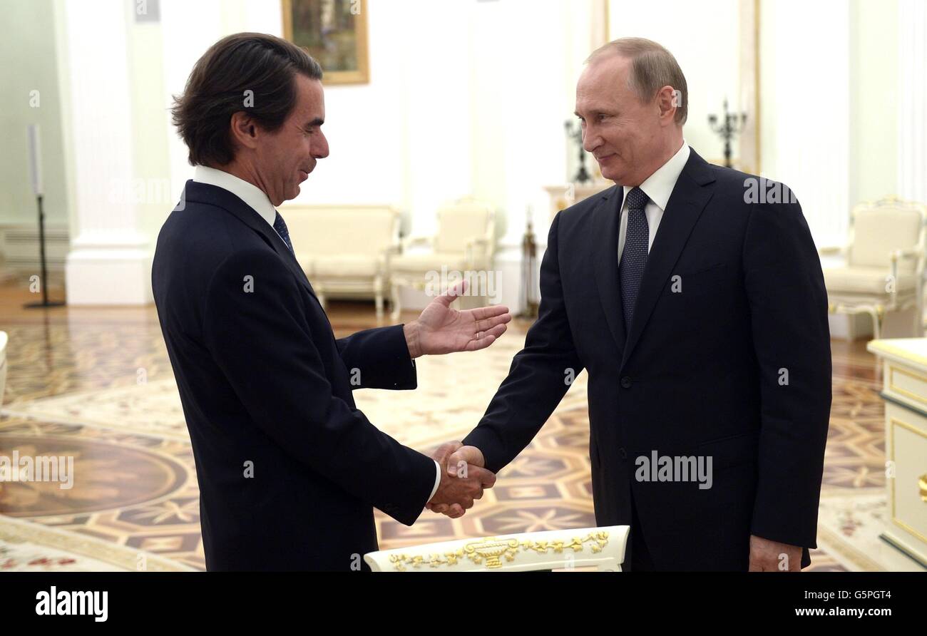 Russian President Vladimir Putin welcomes former Spanish Prime Minister ...