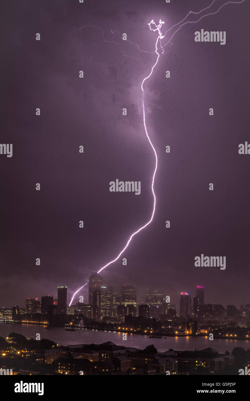 Lightning strikes hi-res stock photography and images - Alamy
