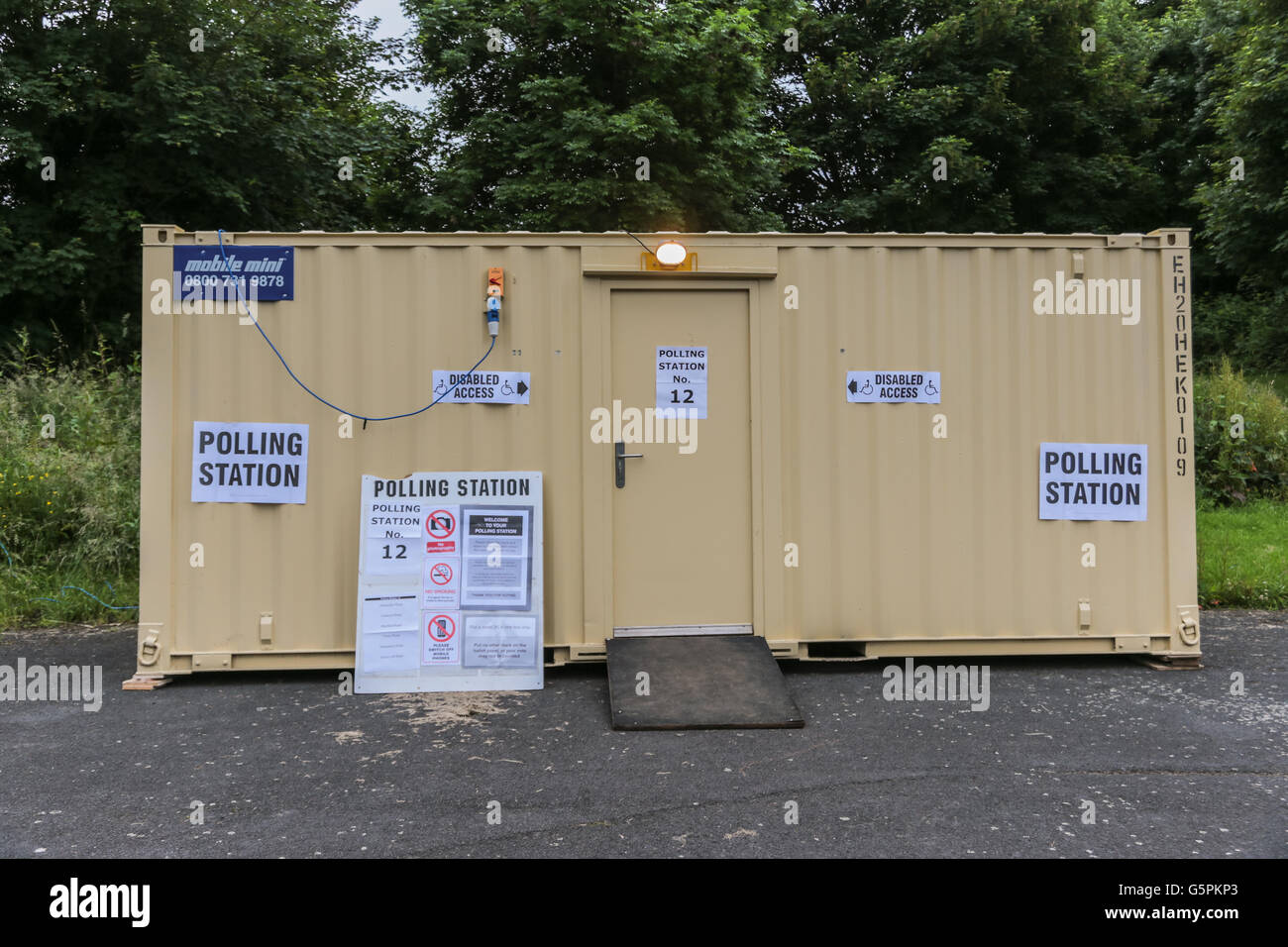 Polling booth hi-res stock photography and images - Alamy