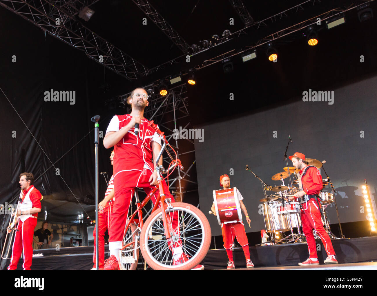 Kiel, Germany. 22nd June, 2016. The Band Moop Mama performs on the Hörn ...