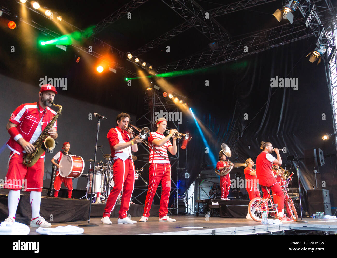Kiel, Germany. 22nd June, 2016. The Band Moop Mama performs on the Hörn ...