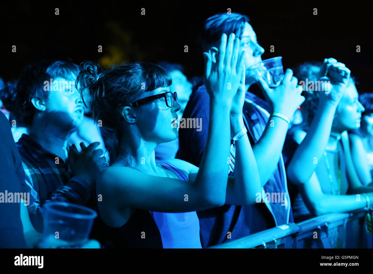 Concert scream crowd hi-res stock photography and images - Alamy
