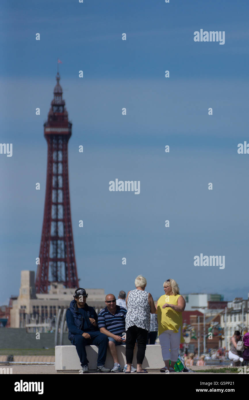 Blackpool, UK. 23rd June, 2016. UK Weather: A beautiful summers day in ...