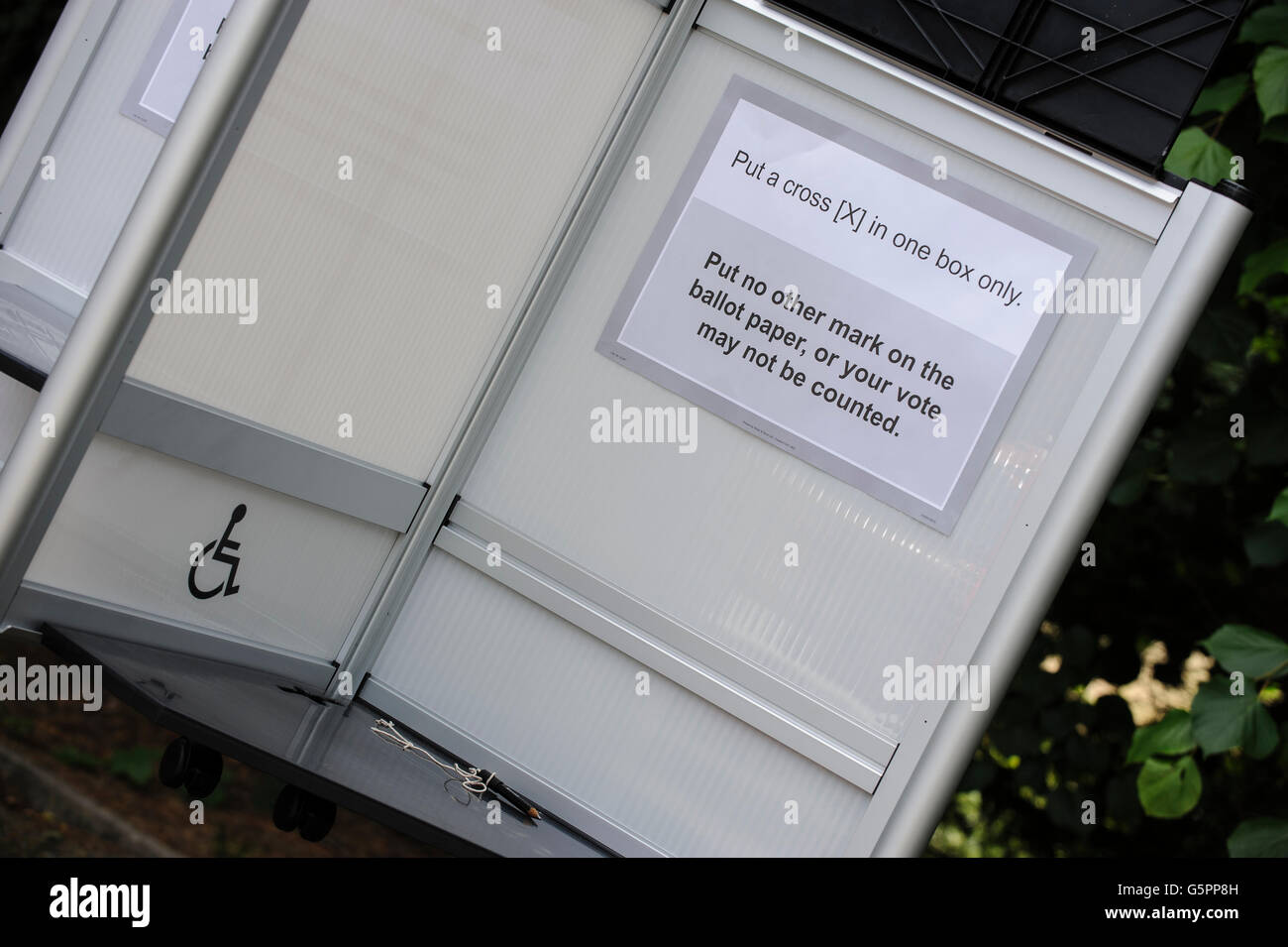Open voting booth hi-res stock photography and images - Alamy