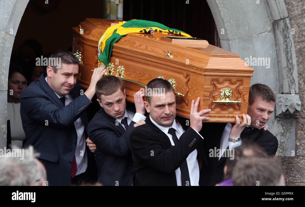 The coffin of former gaelic footballer Paidi O Se is carried from the ...