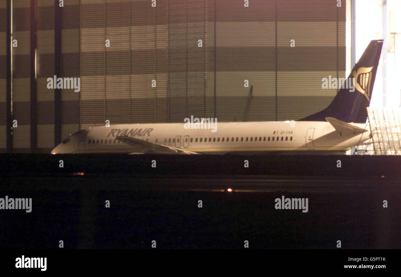 Ryanair Plane Fire Stock Photo - Alamy