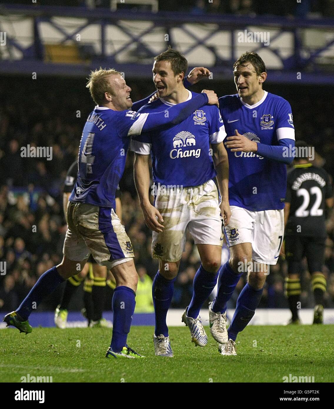 Phil jagielka everton celebrates hi-res stock photography and images ...