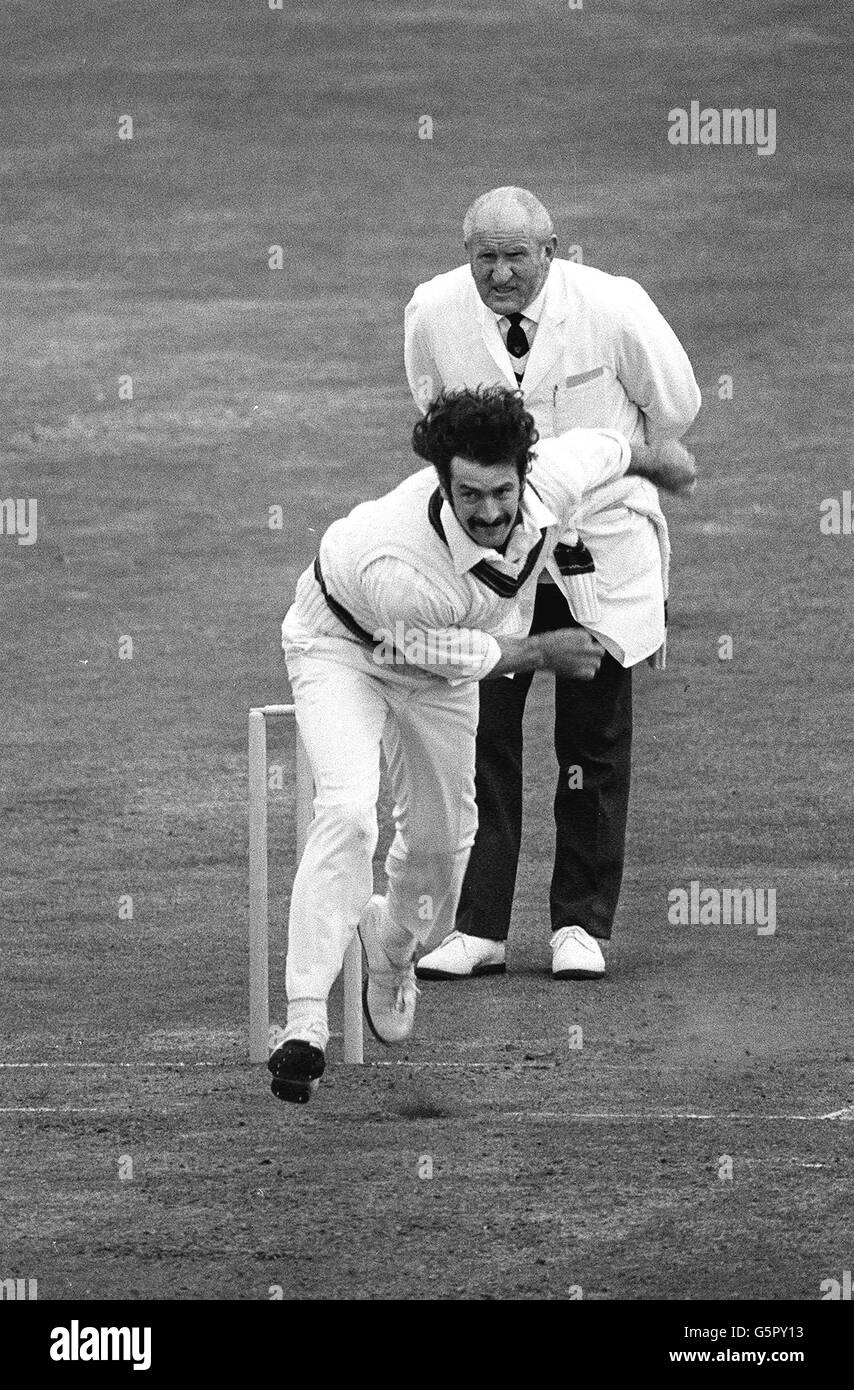 Australian fast bowler jeff thomson hi-res stock photography and images ...