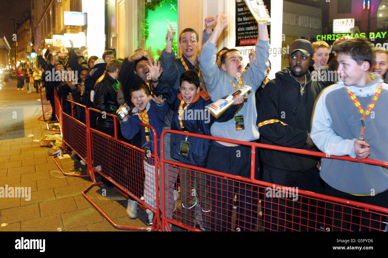 The crowd goes wild hi-res stock photography and images - Alamy