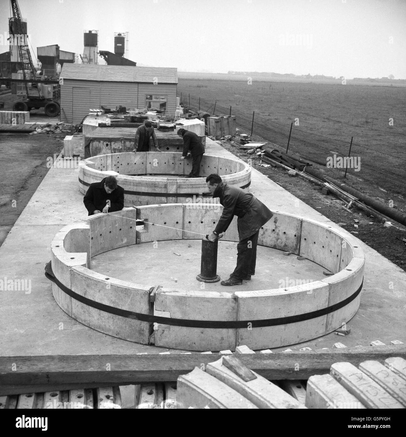 Transport - London Underground - Engineers Inspect London Transport's ...