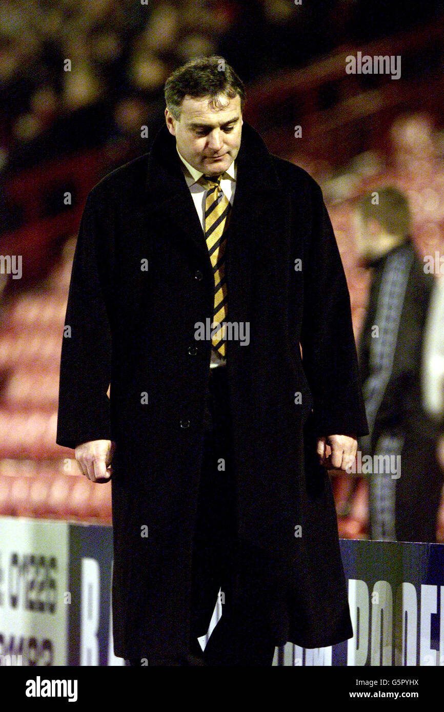 Football dejected dave jones hi-res stock photography and images - Alamy