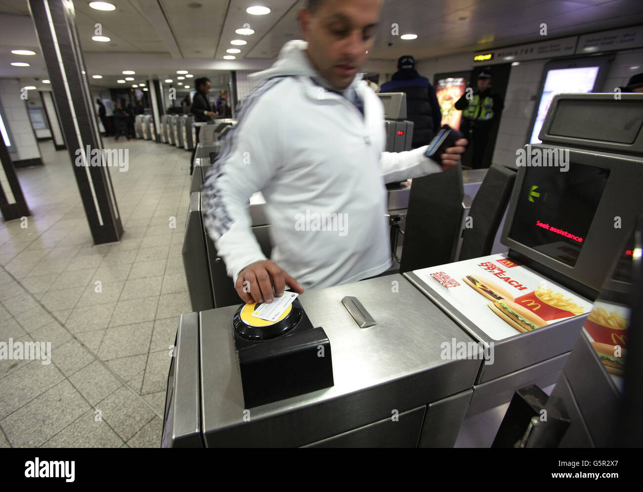 Ticket barriers at underground station hi-res stock photography and ...