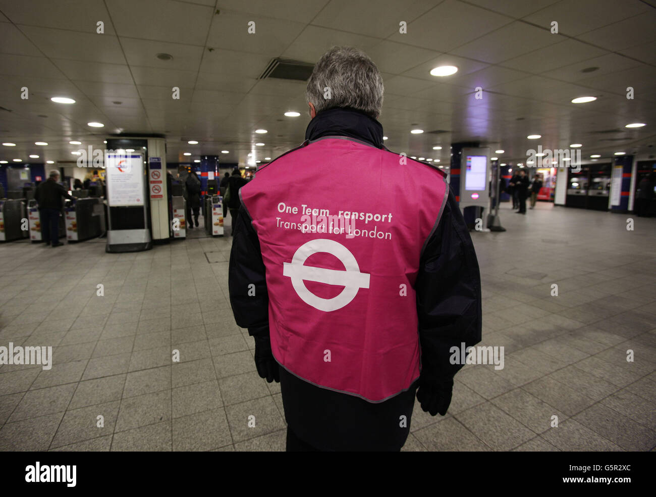 Tfl staff help hi-res stock photography and images - Alamy