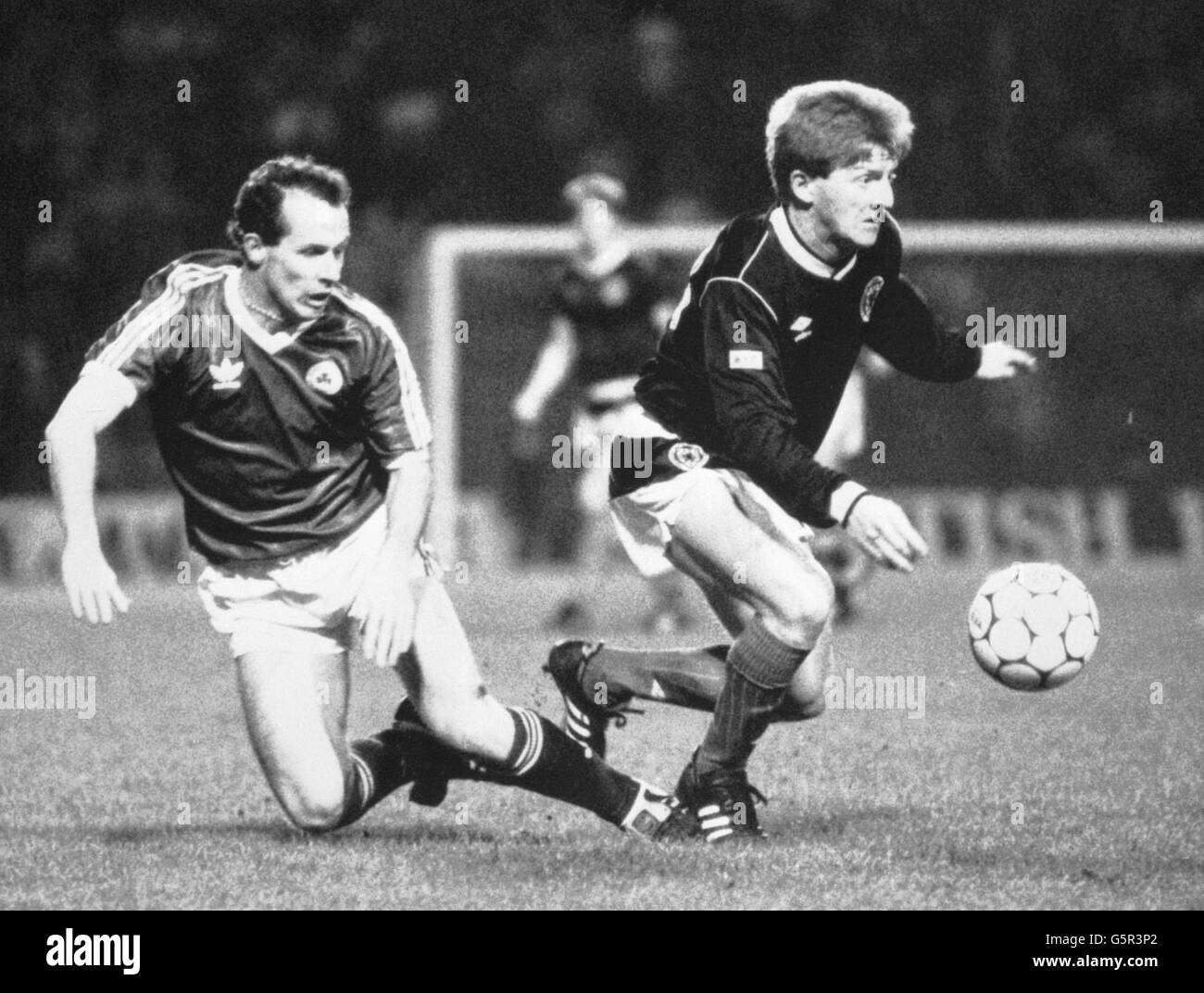 Scotland's Gordon Strachan, right, beats the Republic of Ireland's Liam ...