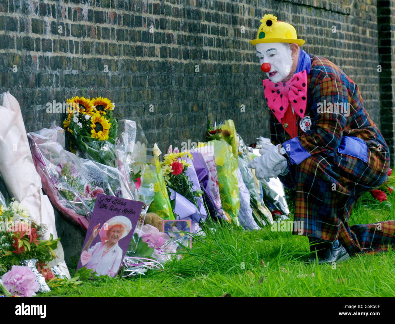 Queen Mother death Clown Stock Photo - Alamy