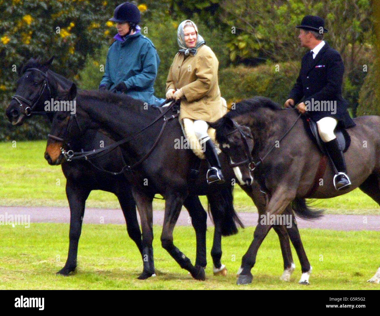 Queen riding horse windsor castle hi-res stock photography and images ...