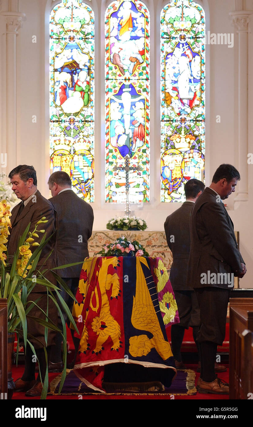 Andrew stubbs wear traditional uniform windsor tweed stand vigil hi-res ...