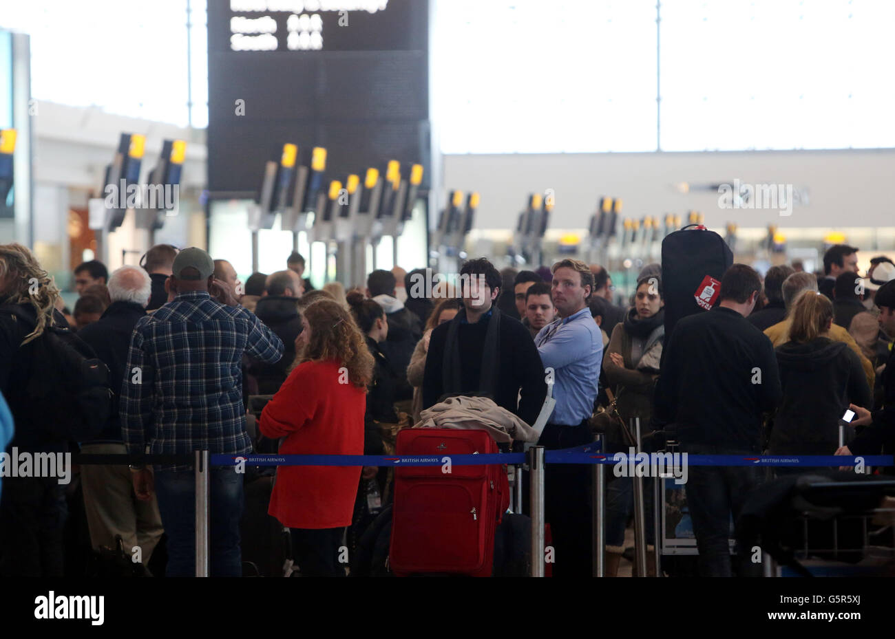 News weather snow heathrow hi-res stock photography and images - Alamy