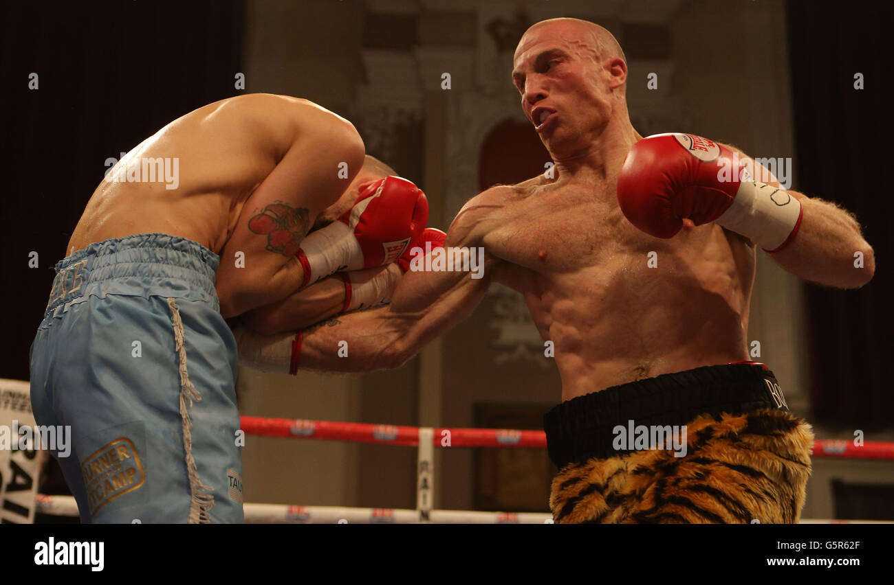 Boxing - Walsall Town Hall. Martin Gethin (left) and Ben Murphy during ...