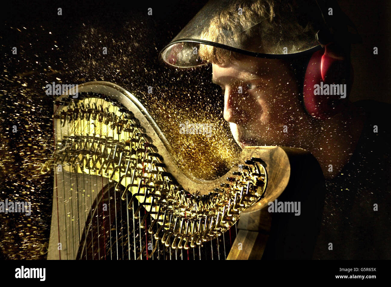 Gold harps hi-res stock photography and images - Alamy