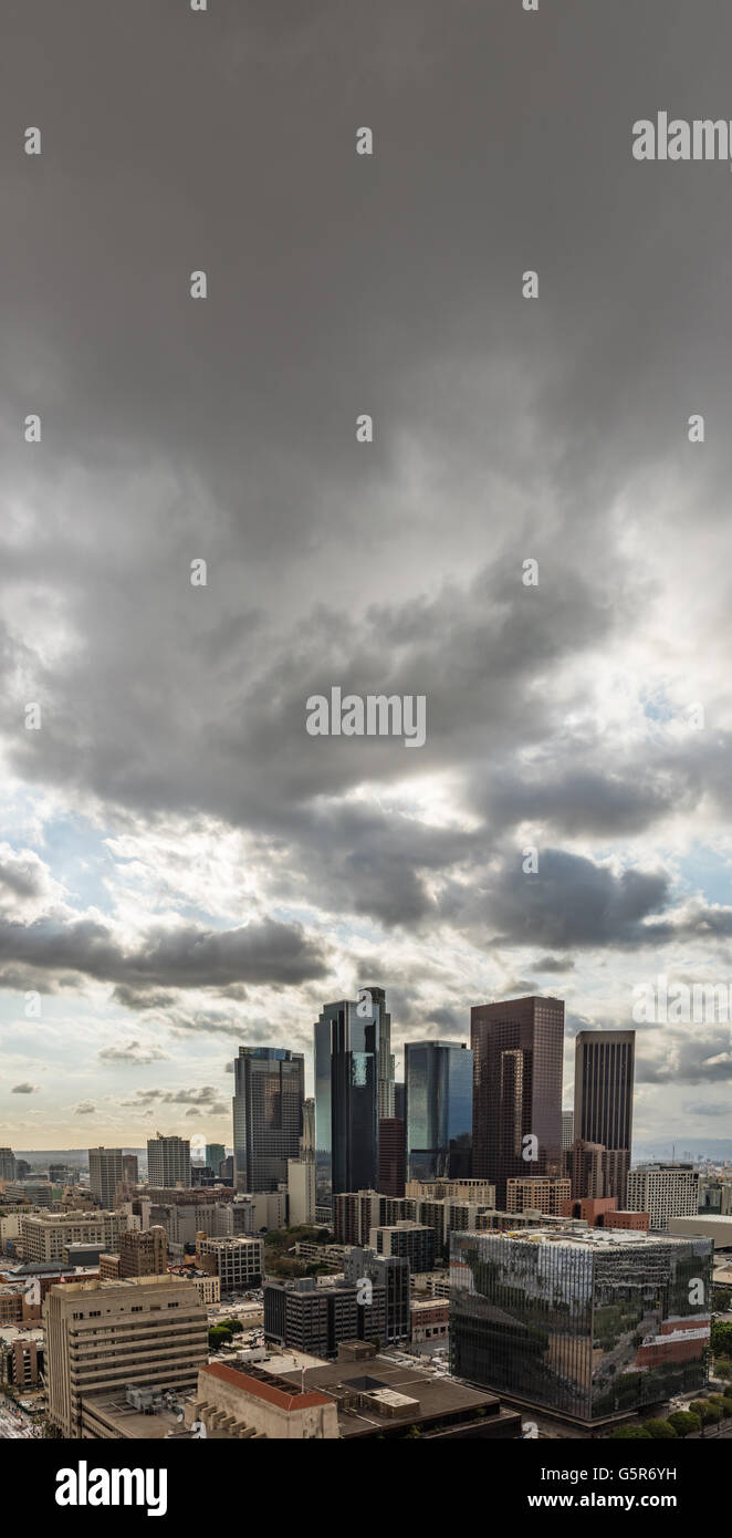 Dark skyline hi-res stock photography and images - Alamy