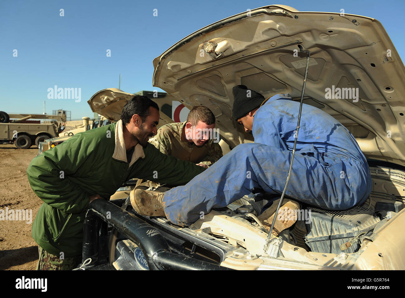 1 SCOTS Craftsman George Milligan (centre) from Ayrshire gives mechanic ...