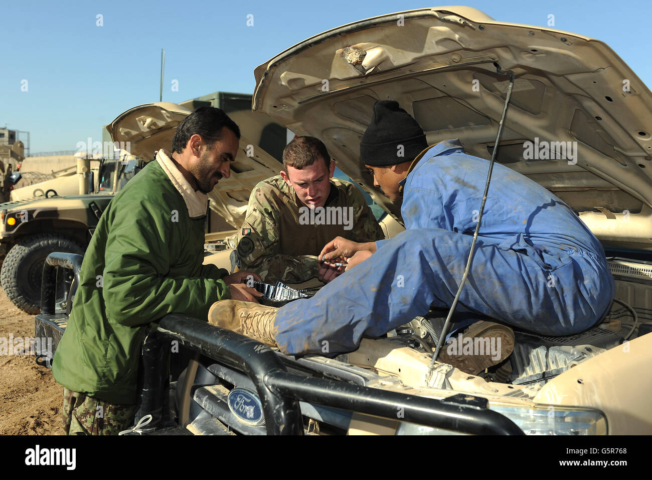 1 SCOTS Craftsman George Milligan (centre) from Ayrshire gives mechanic ...