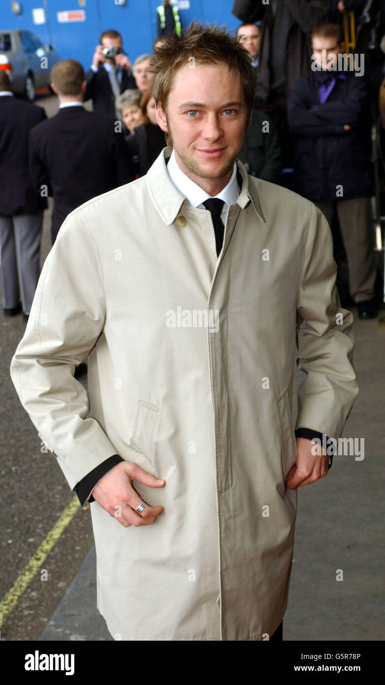 3 4 three quarter length tv actor presenter mac smiling celebrity hi ...