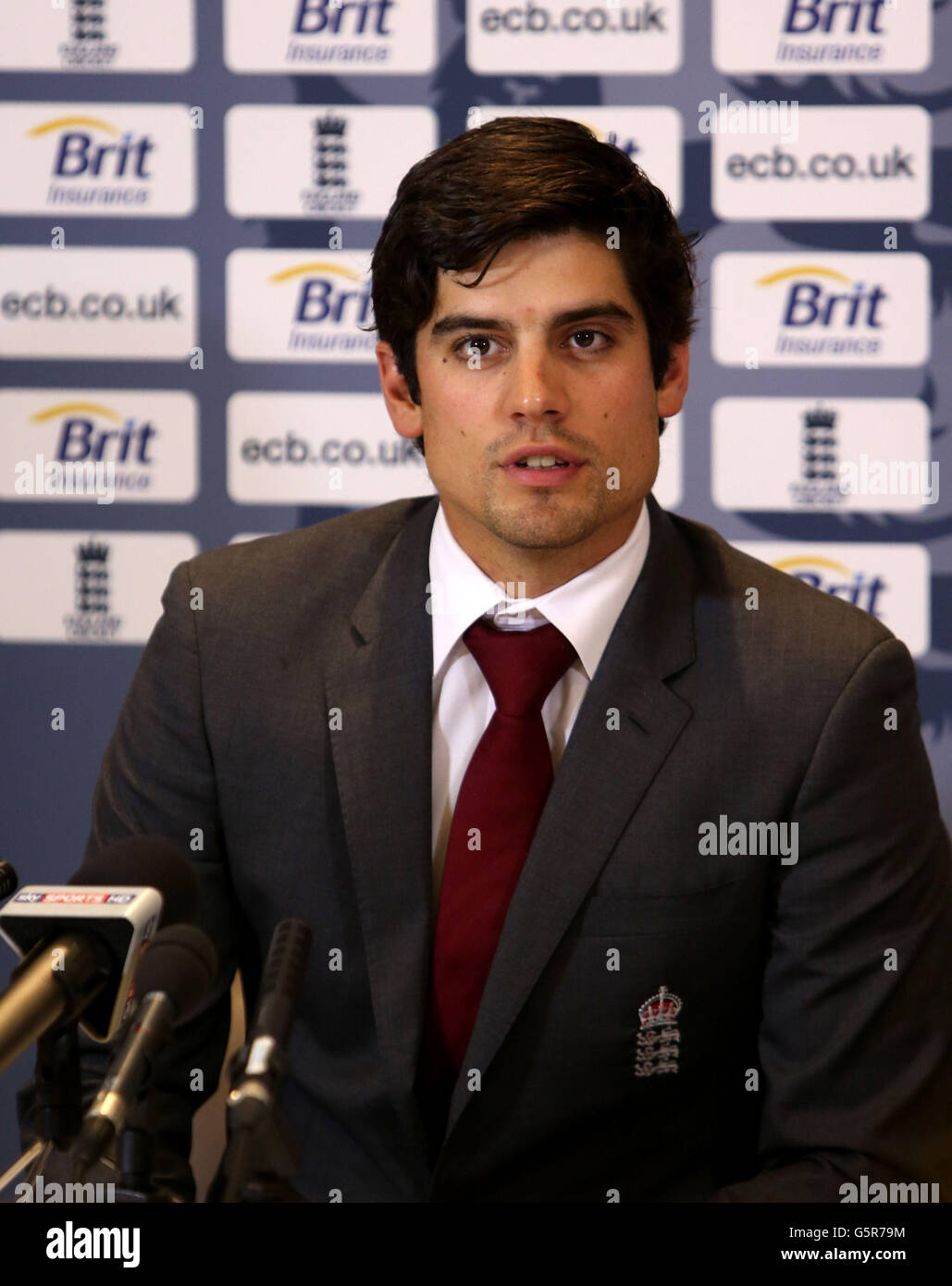 Cricket - England Press Conference - Heathrow Sofitel Stock Photo - Alamy