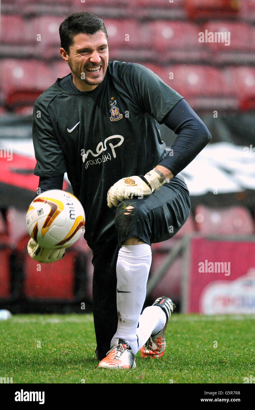 Bradford city goalkeeper matt duke hi-res stock photography and images ...