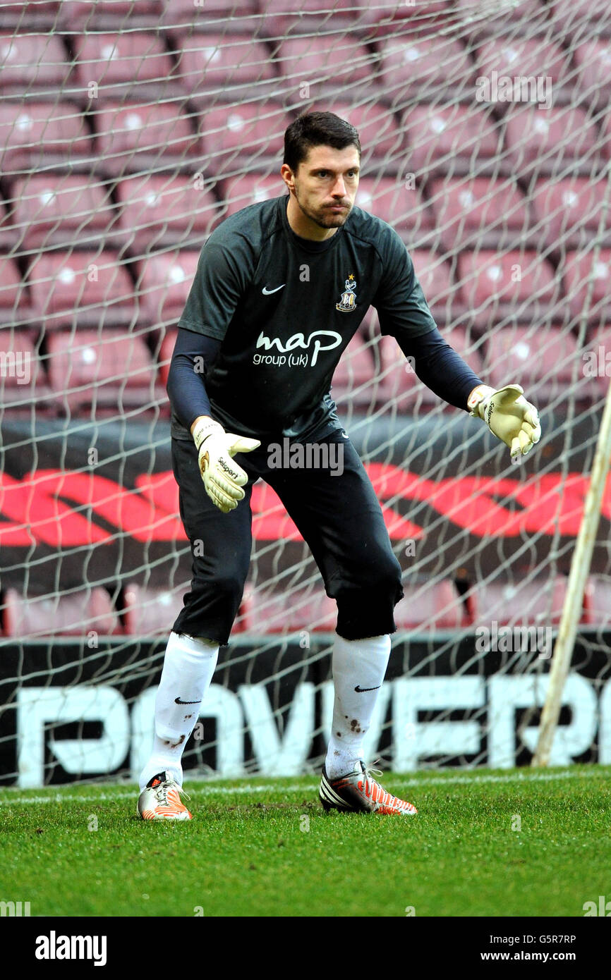 Bradford city goalkeeper matt duke hi-res stock photography and images ...