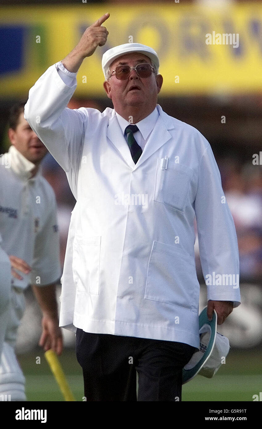 Cricket shephard hi-res stock photography and images - Alamy