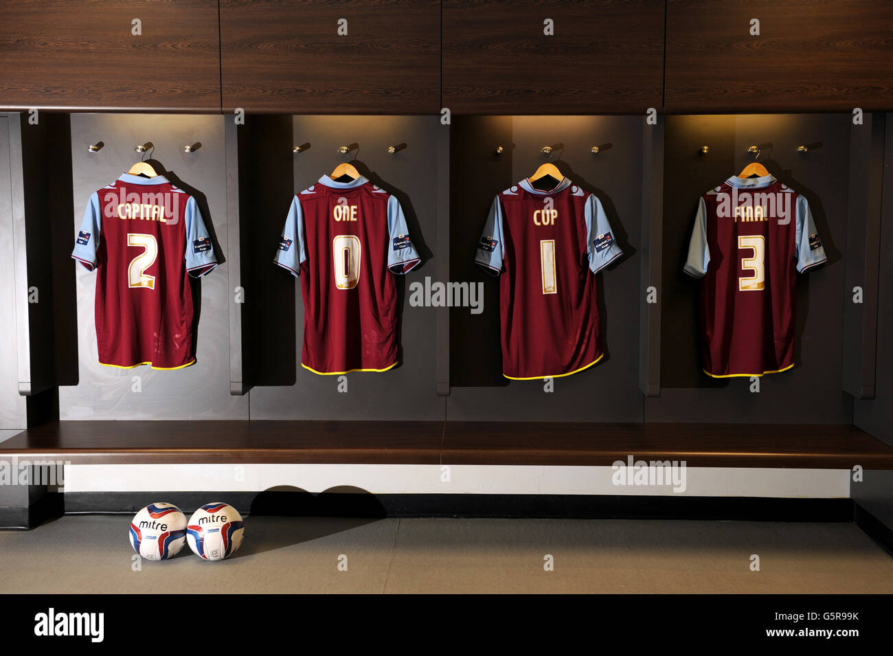Changing rooms and wembley hi-res stock photography and images - Alamy