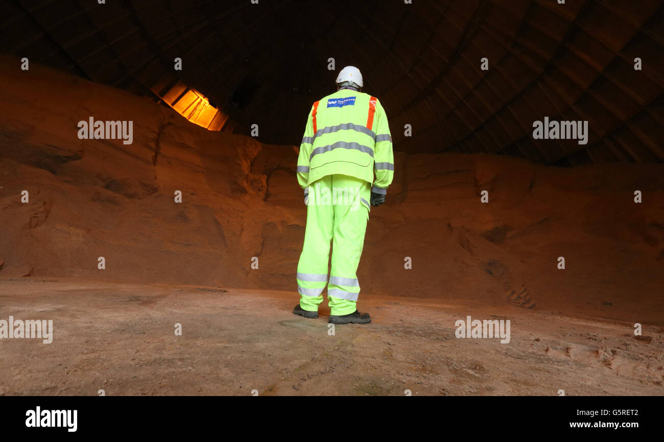Highways Agency Maintenance operative Gary Cantellow loads gritting ...