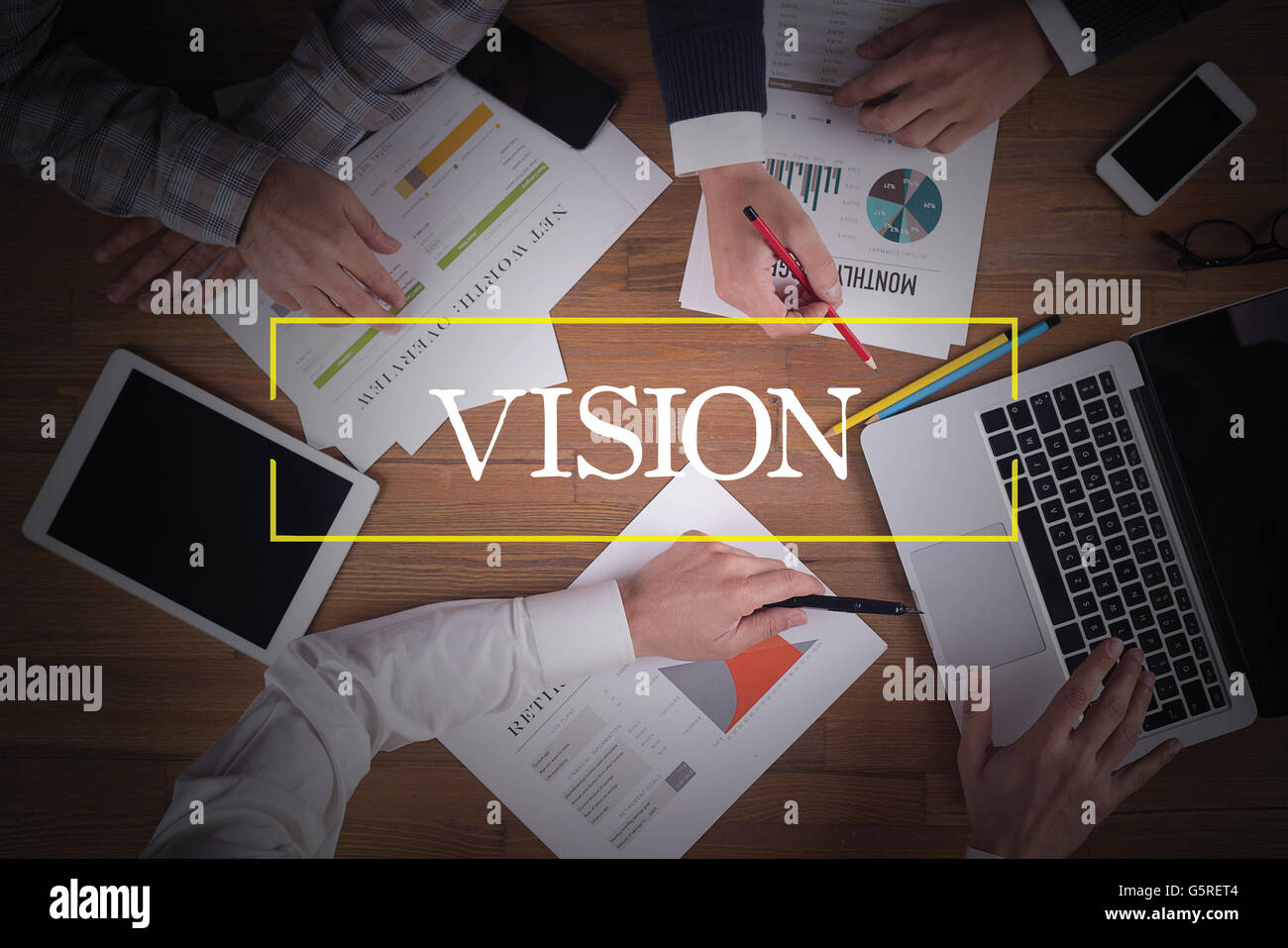 BUSINESS TEAM WORKING OFFICE Vision TEAMWORK BRAINSTORMING CONCEPT ...