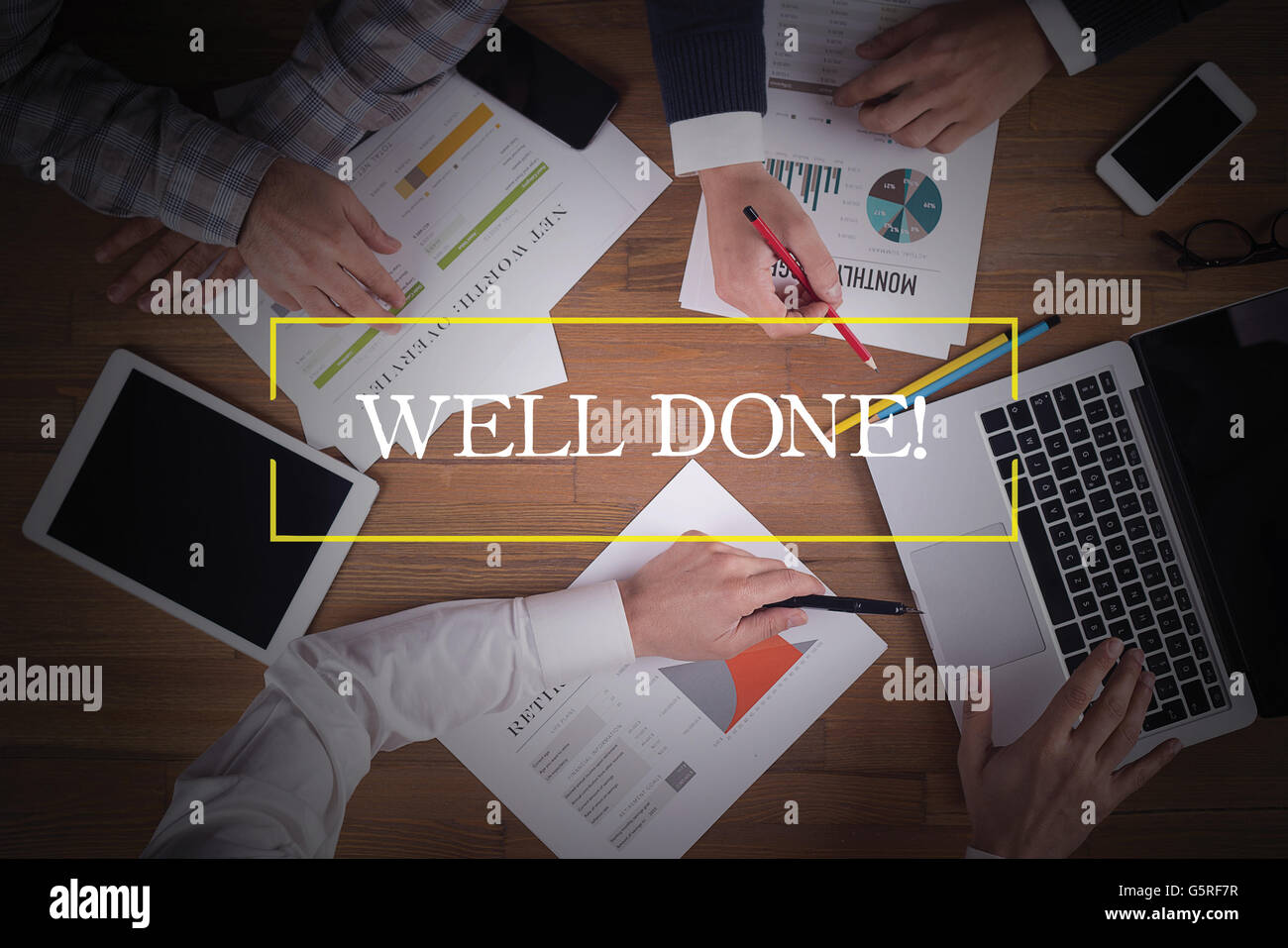 BUSINESS TEAM WORKING OFFICE Well Done! TEAMWORK BRAINSTORMING CONCEPT ...