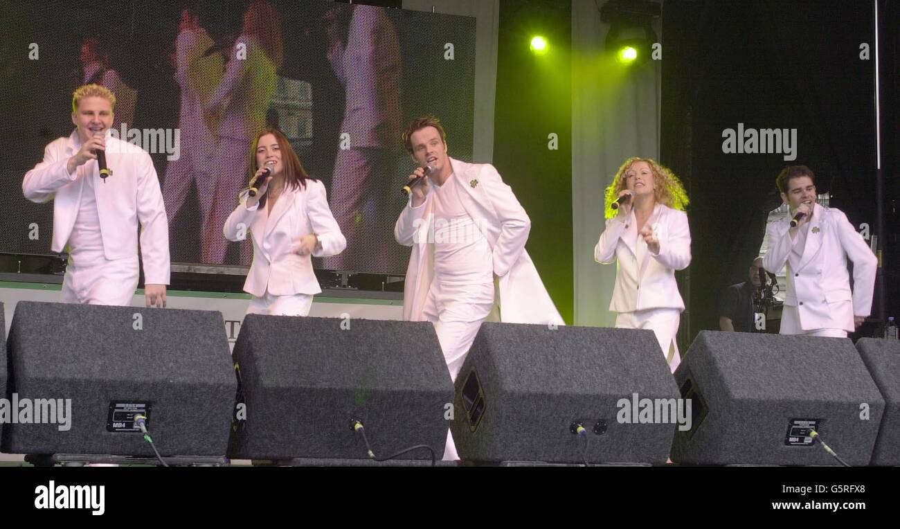 St Patricks Day - No Way Out sing Stock Photo - Alamy