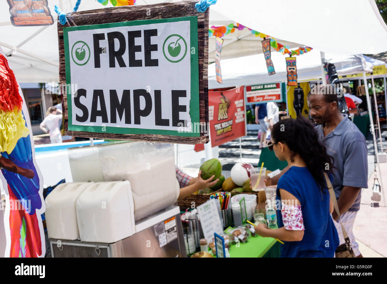 Free sample mall hi-res stock photography and images - Alamy