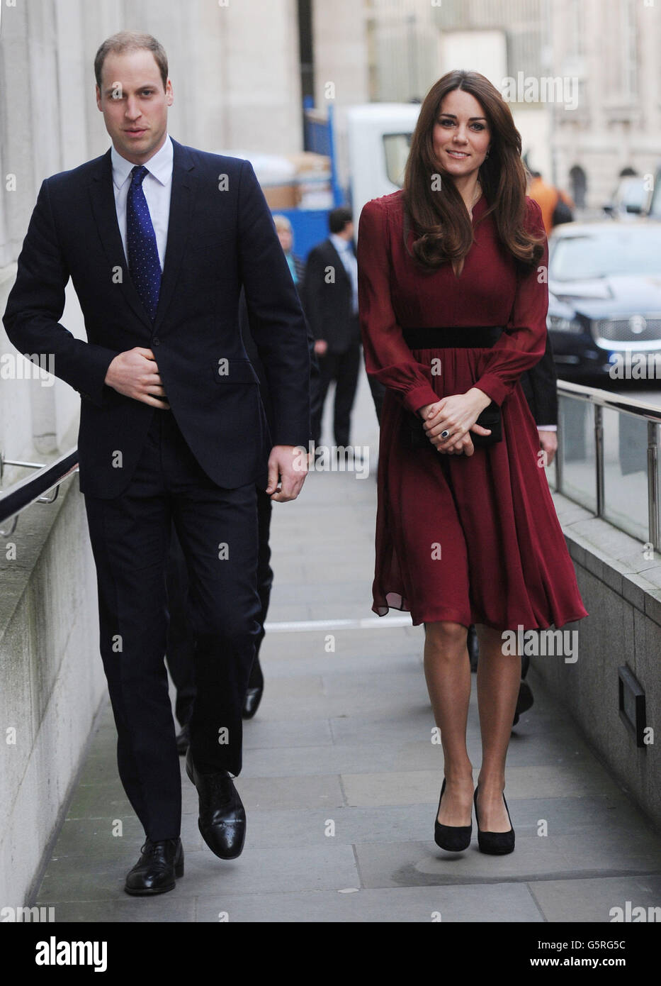 Duchess of Cambridge portrait unveiled Stock Photo - Alamy