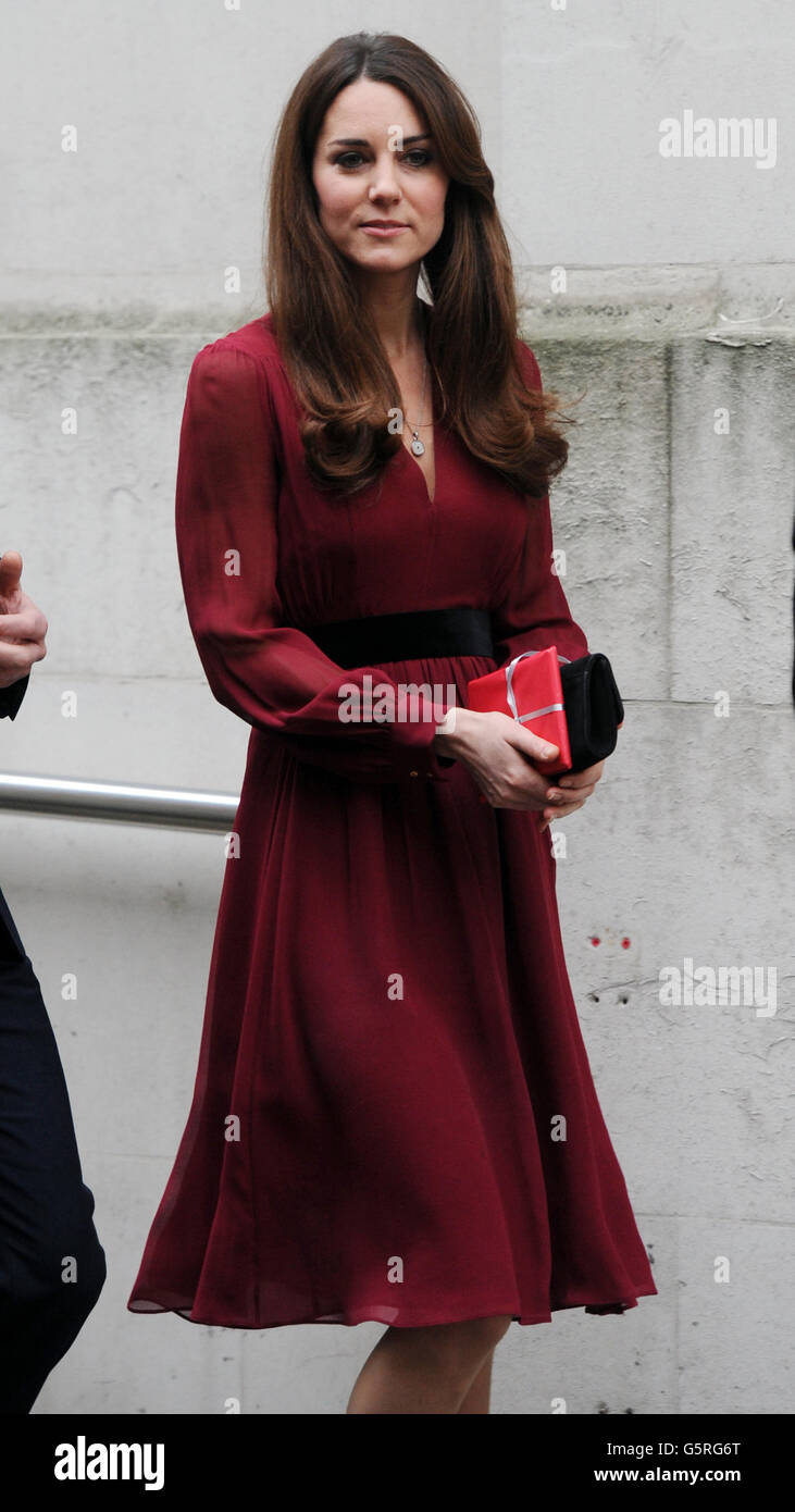Duchess of Cambridge portrait unveiled Stock Photo - Alamy